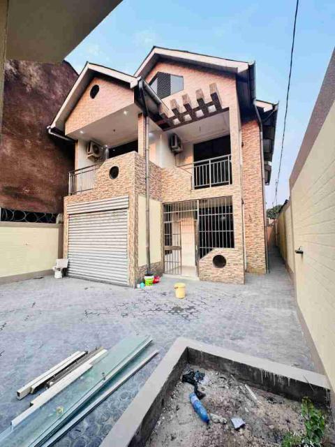 Maison / villa A LOUER Kinshasa Kintambo - Maison - Quartier Magasin